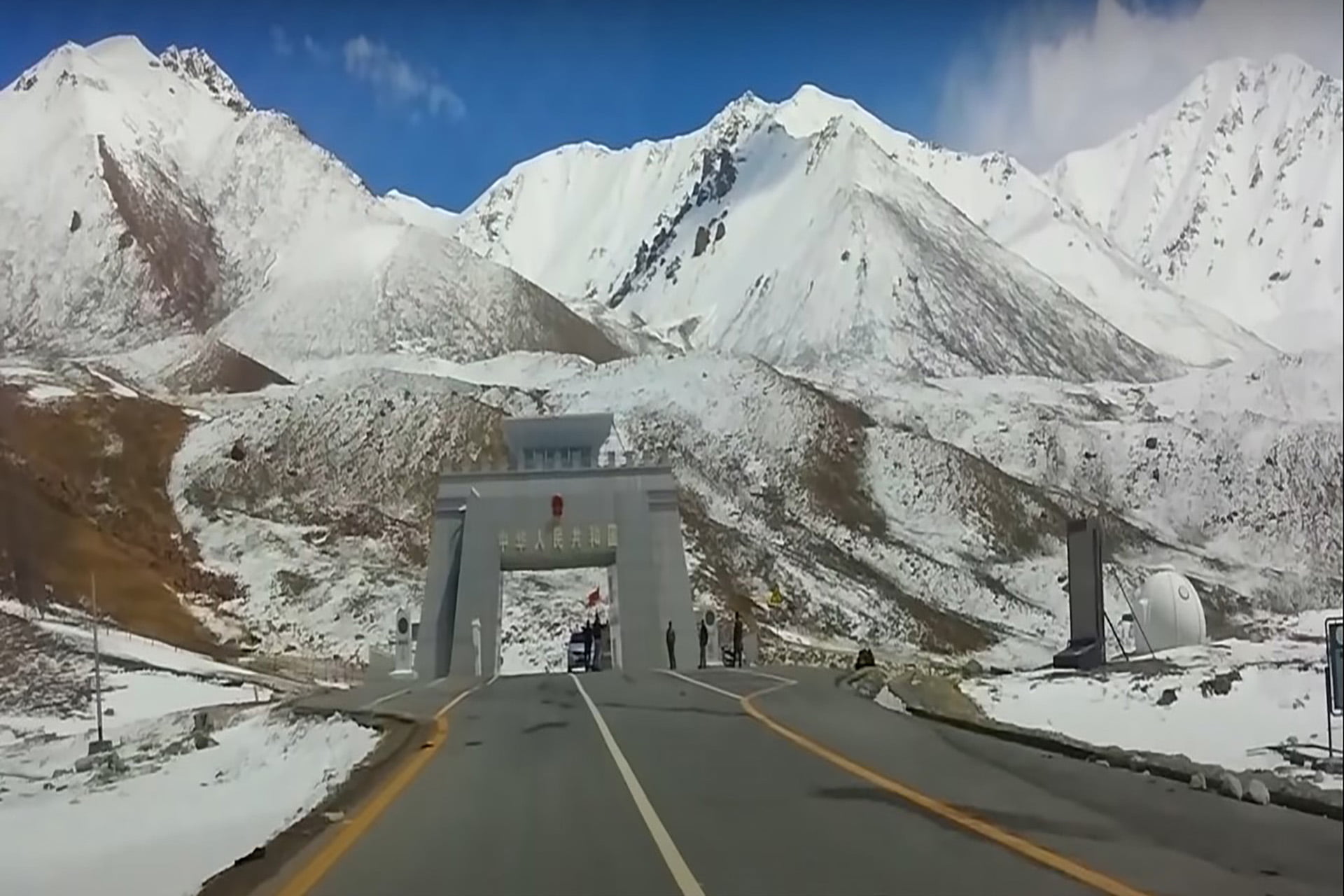 Majestic Khunjerab Pass: Gateway to the Roof of the World