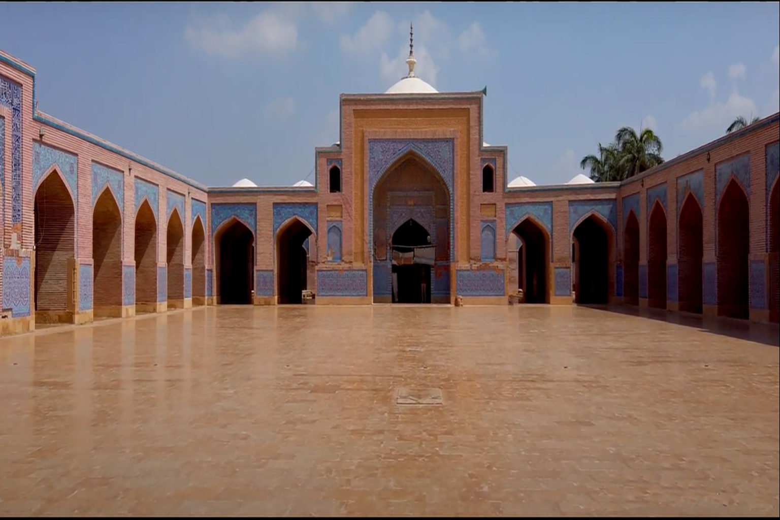 Jamia Masjid Shah Jahan Thatta: A Marvel of Mughal Architectural Fusion ...
