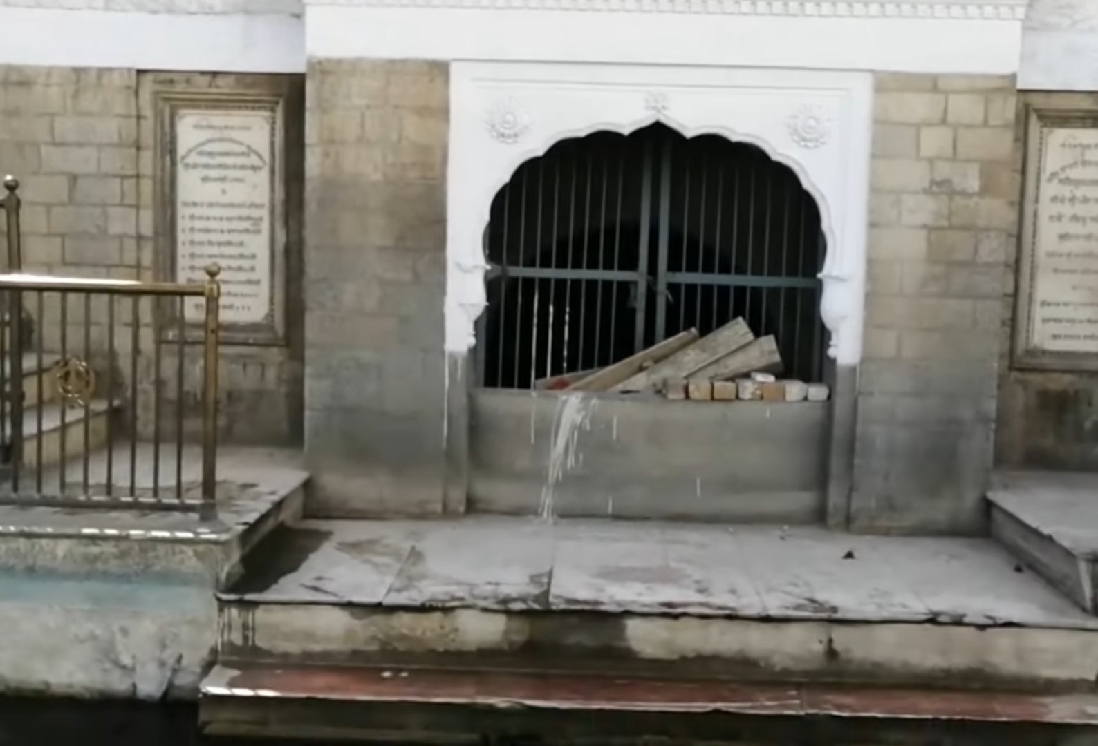 Discovering Panja Sahib: The Holy Handprint of Guru Nanak in Pakistan